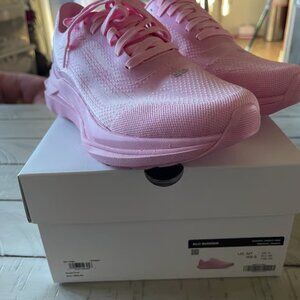 ALO Yoga | Shoes | Alo Yoga Runner Sneakers | Poshmark